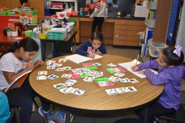 Dual language classes support students - Fredericksburg Standard