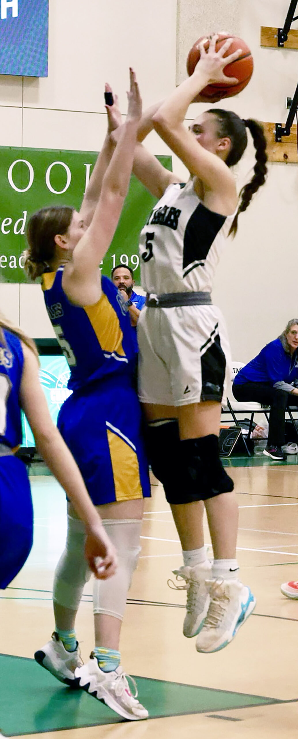 Heritage Varsity Girls Basketball - Fredericksburg Standard