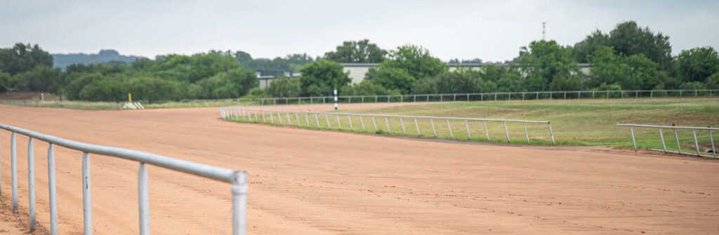 After rainout, Gillespie Downs to kick off horse racing season ...